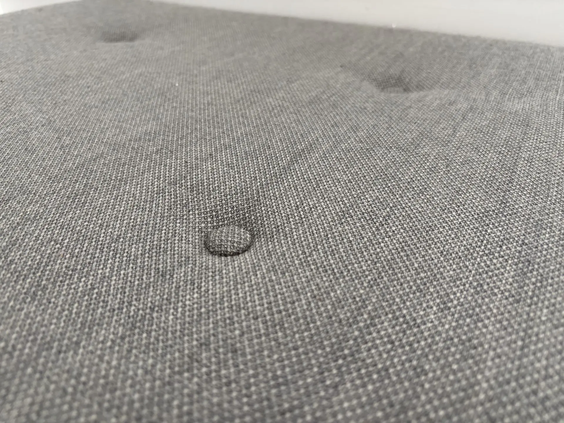 How to Replace Buttons on Cushions | Oldenburger Website